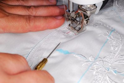 Freeform Lace Shaping Without Pins - WeAllSew