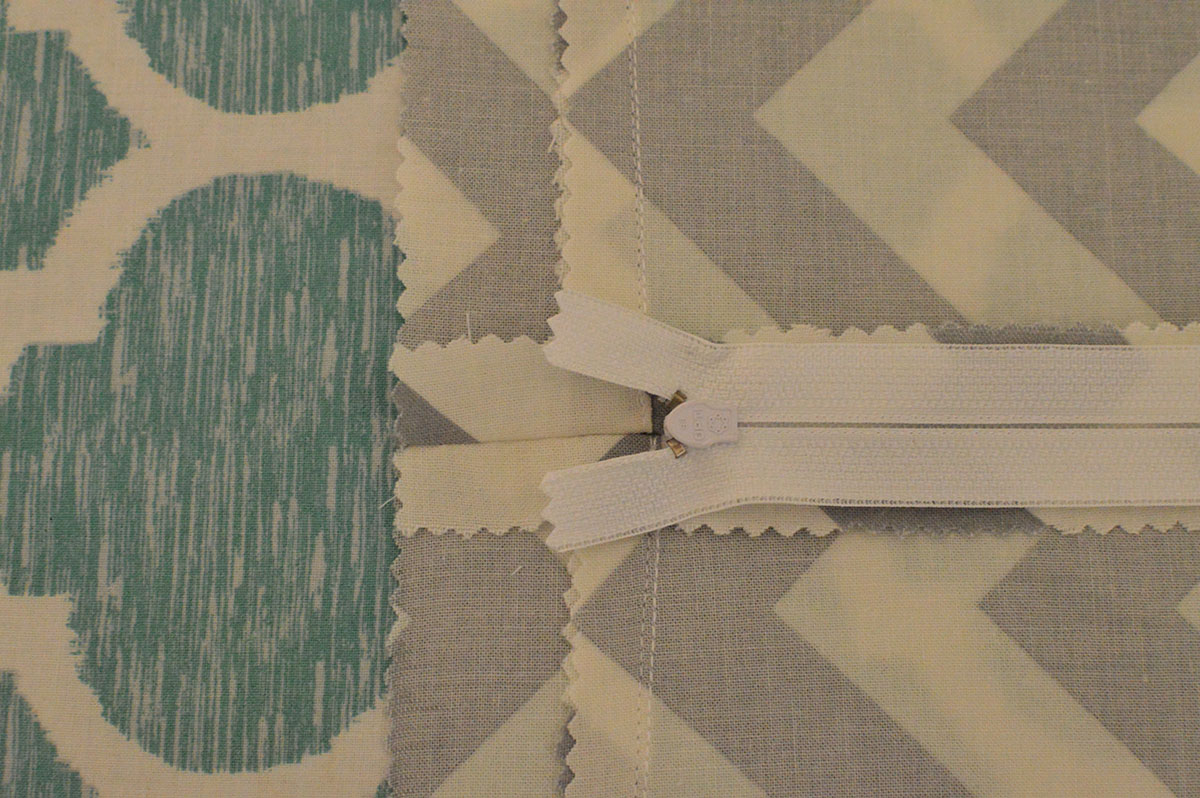 How to Insert a Centered Zipper - WeAllSew