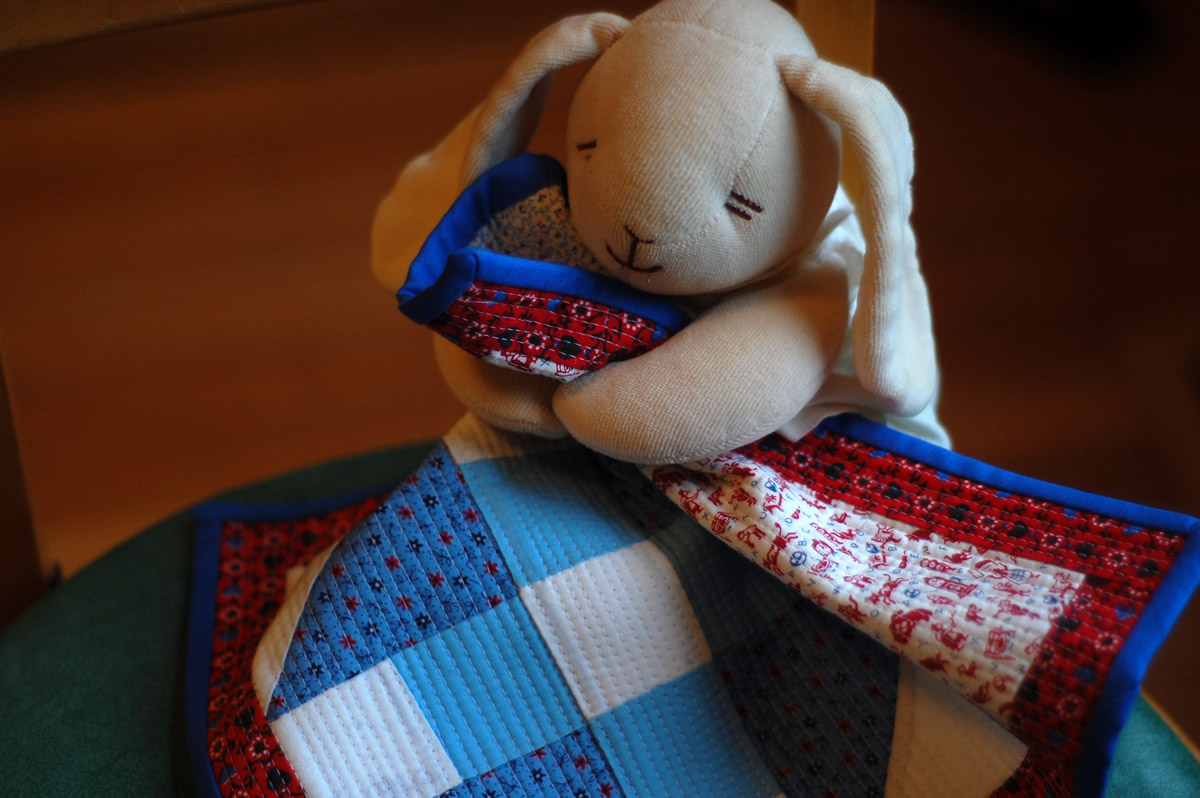 Orphan block mini-quilt tutorial 1200 x 798 with bunny - WeAllSew