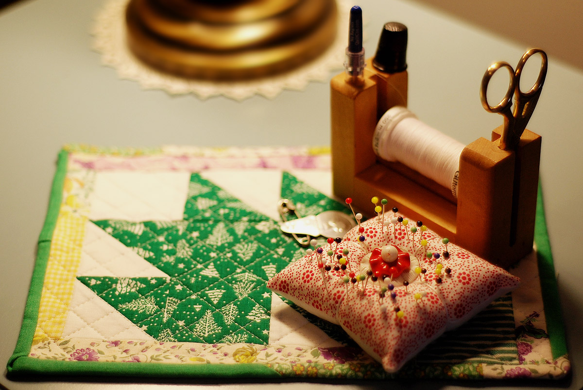 Orphan block mini-quilt tutorial 1200 x 803 bedside - WeAllSew