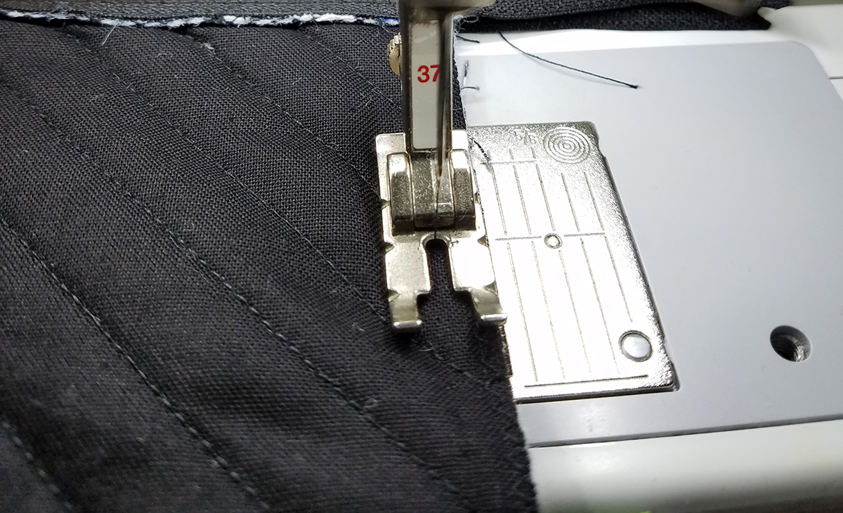 Square in a Square Zipper Bag - WeAllSew