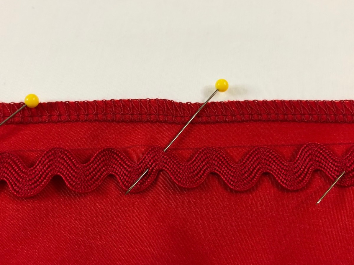How to Sew Floating Rick Rack - WeAllSew