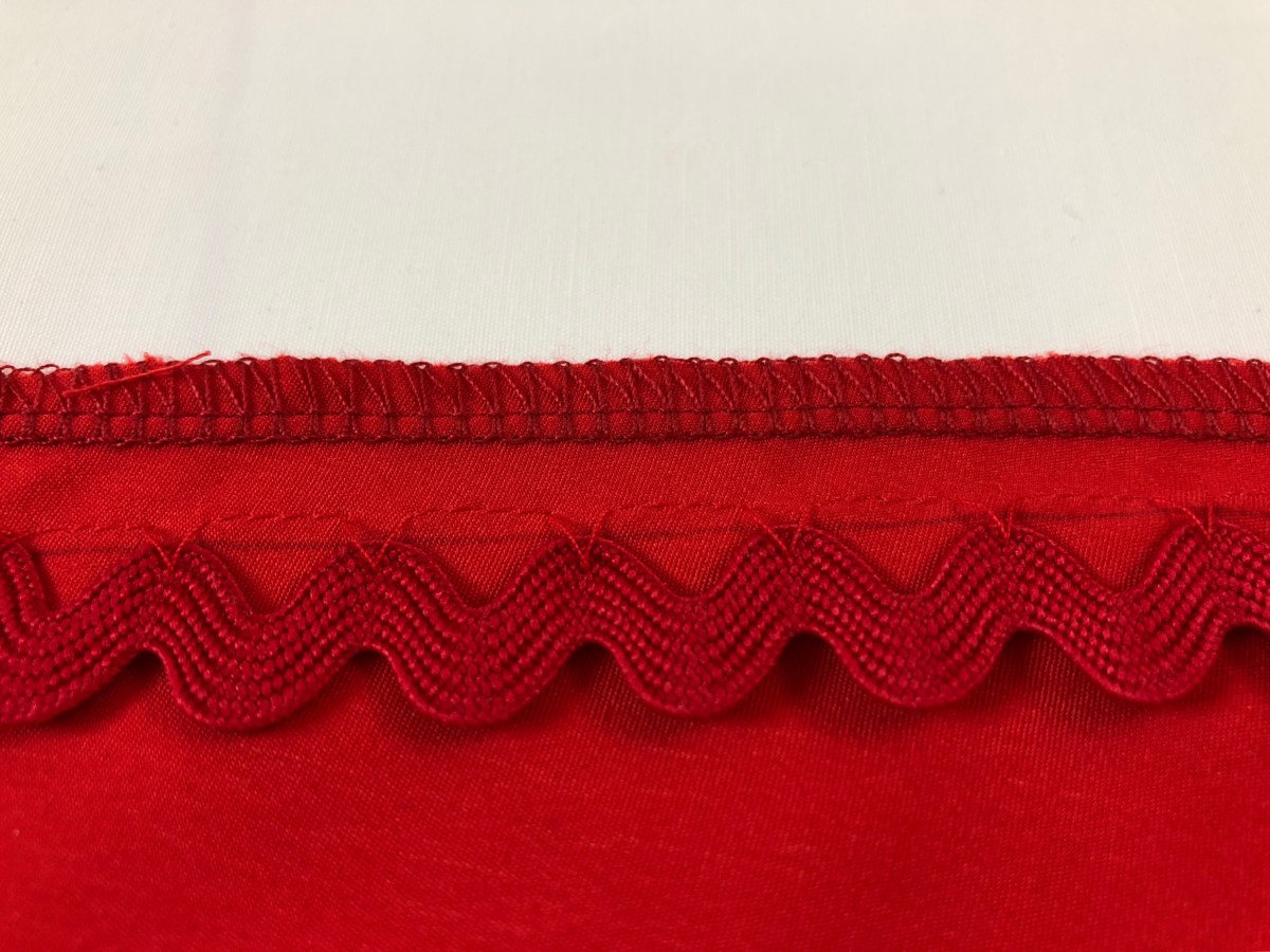 How to Sew Floating Rick Rack - WeAllSew