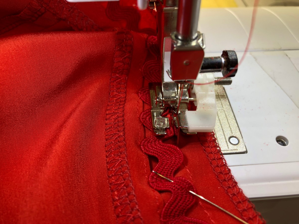 How to Sew Floating Rick Rack - WeAllSew