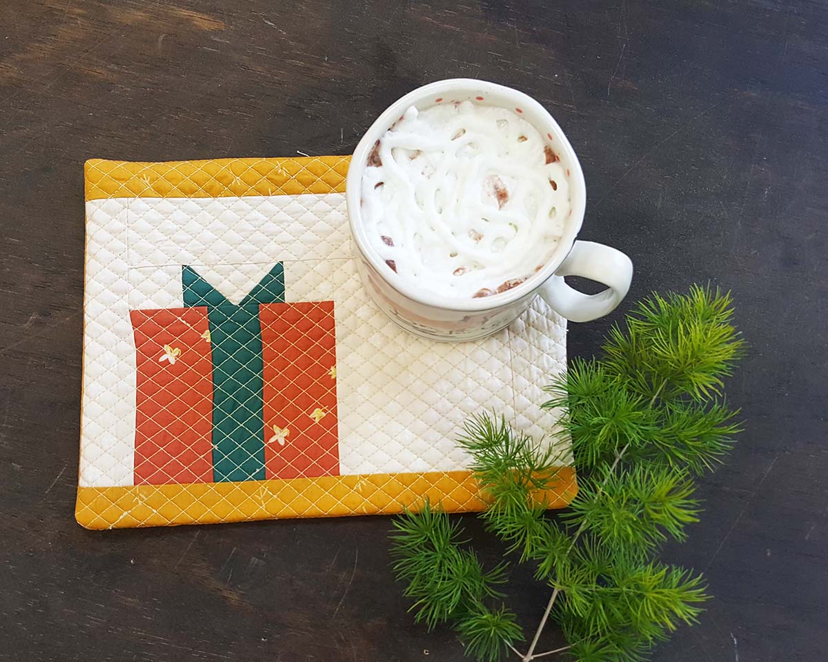Holiday Mug Rug - WeAllSew