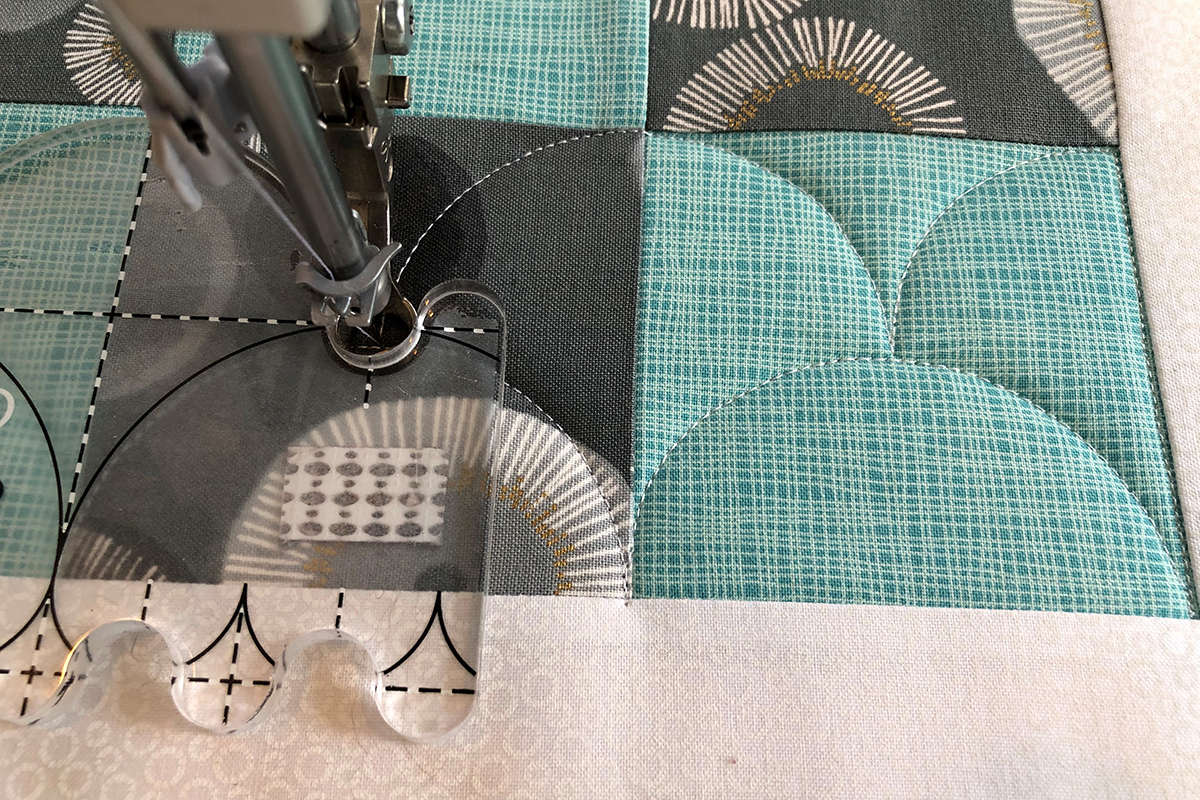 Rulerwork for Beginners, Part 4: Clamshells - WeAllSew