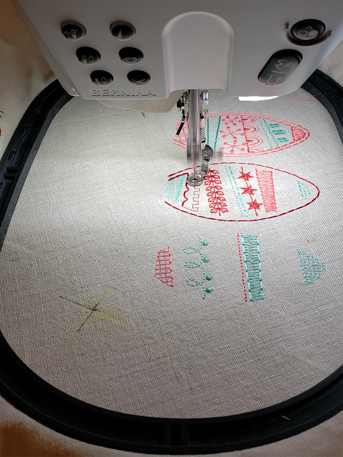How to Embroider an Octagon Tree Skirt - WeAllSew