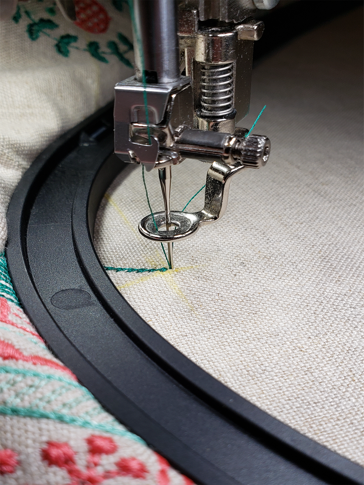 How to Embroider an Octagon Tree Skirt - WeAllSew