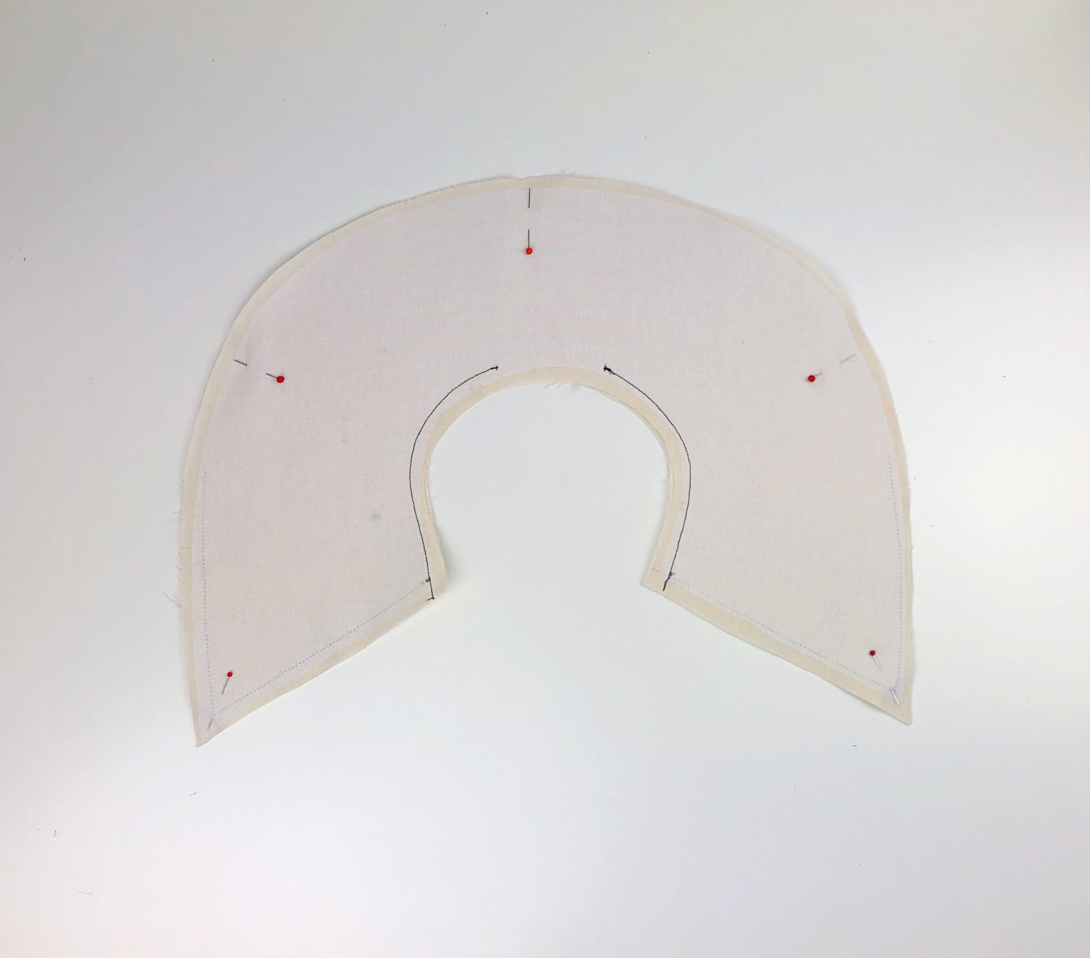 Pointed collar tutorial: interfacing and pinning - WeAllSew