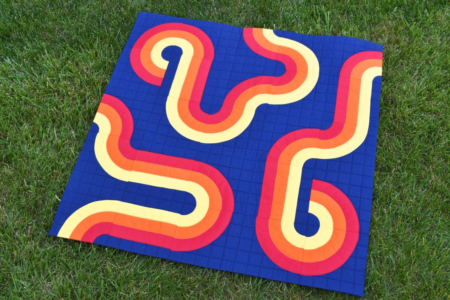 Curvy Lines Quilt Tutorial, Part 1 - WeAllSew