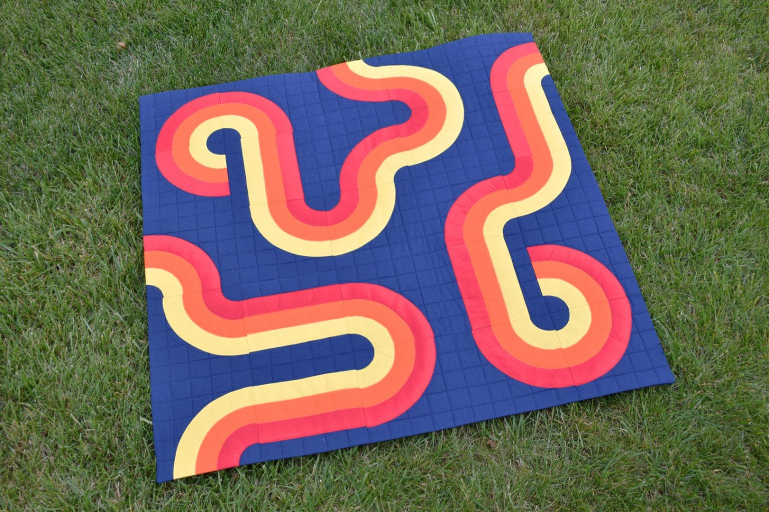 Tutorial: Curvy Lines Quilt Tutorial, Part 2 - WeAllSew