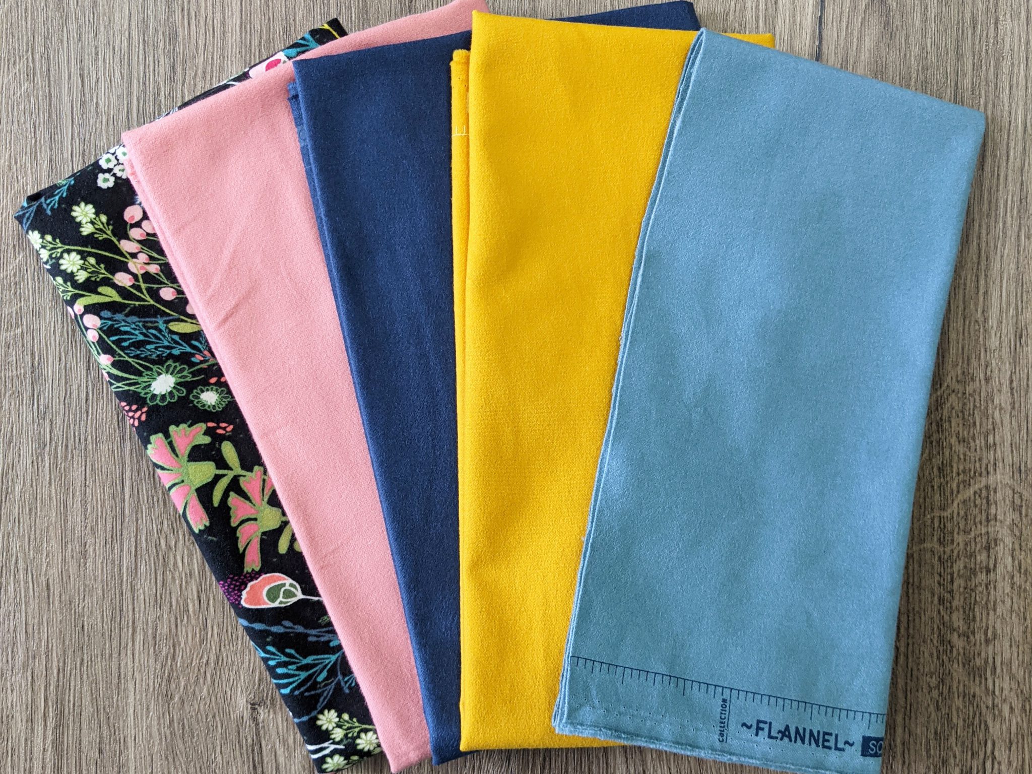 How to Sew an Autumn Flannel Tote Bag - WeAllSew