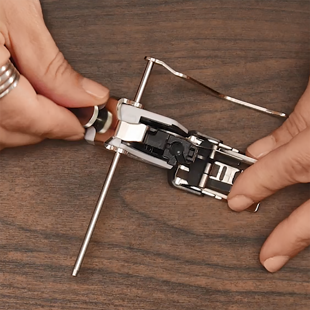 MTC_Cuddle_Throw_Blanket_16_Walking_Foot_Seam_Guide_BERNINA_WeAllSew ...