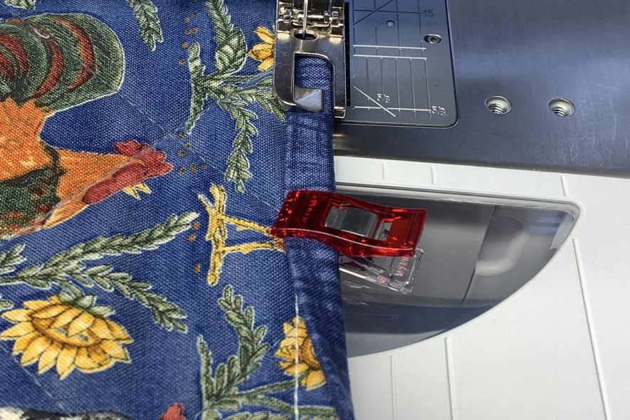 Lap_Seam_Bindfing_22_Turn_BERNINA_WeAllSew_Blog_1200x800px - WeAllSew