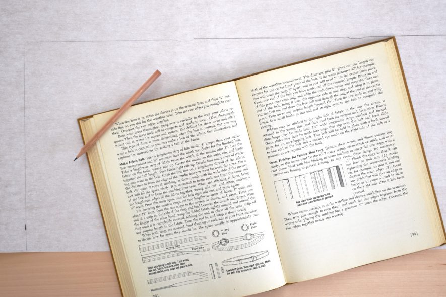 How to Make a Simple Fabric Book Cover – Stitchin Heaven