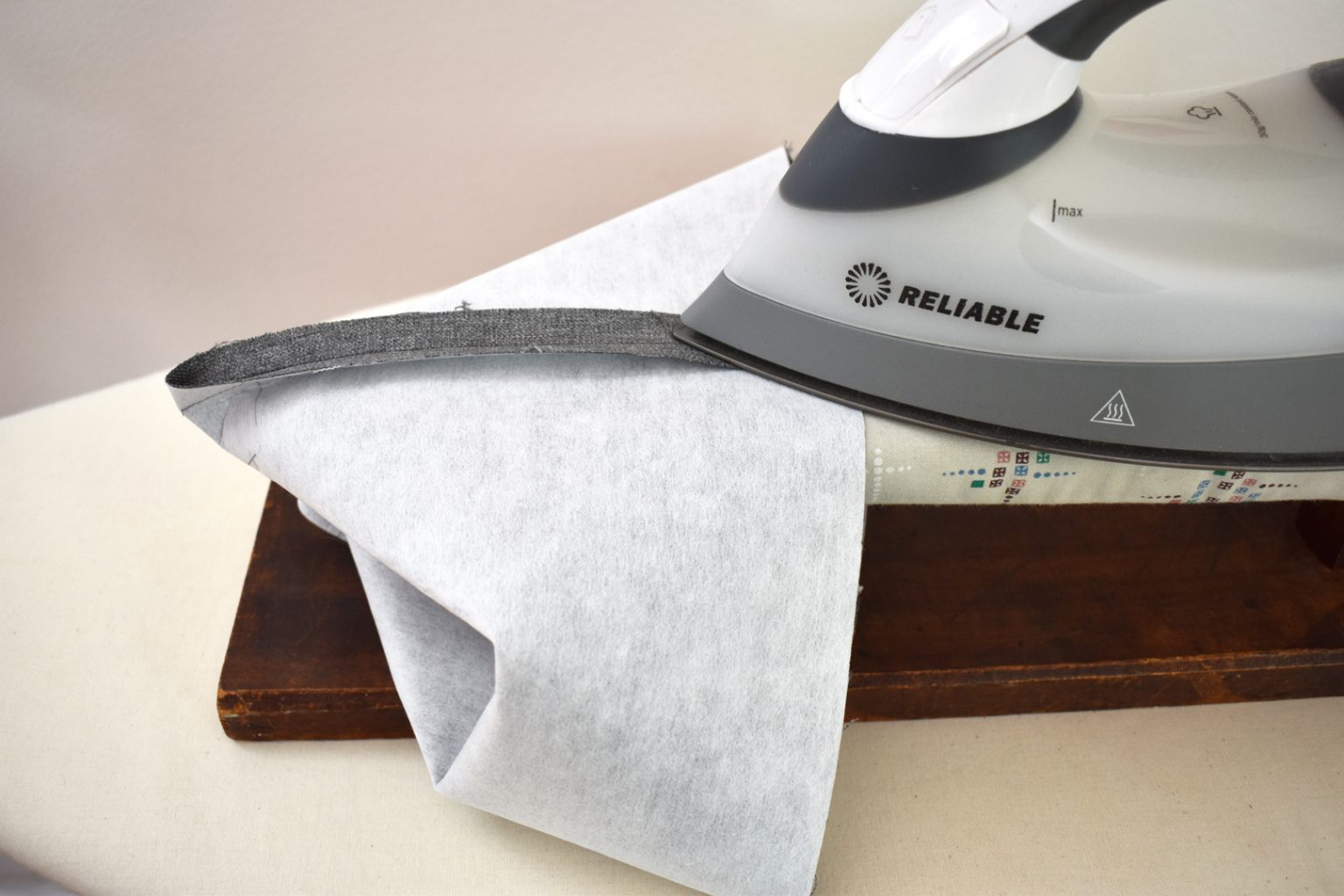 Pin Display Handbag Tutorial - WeAllSew