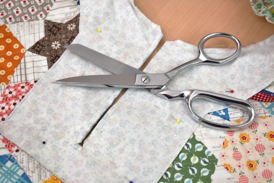 Quilted Poncho Tutorial by Erika Mulvenna 1620 x 1080 45 - WeAllSew