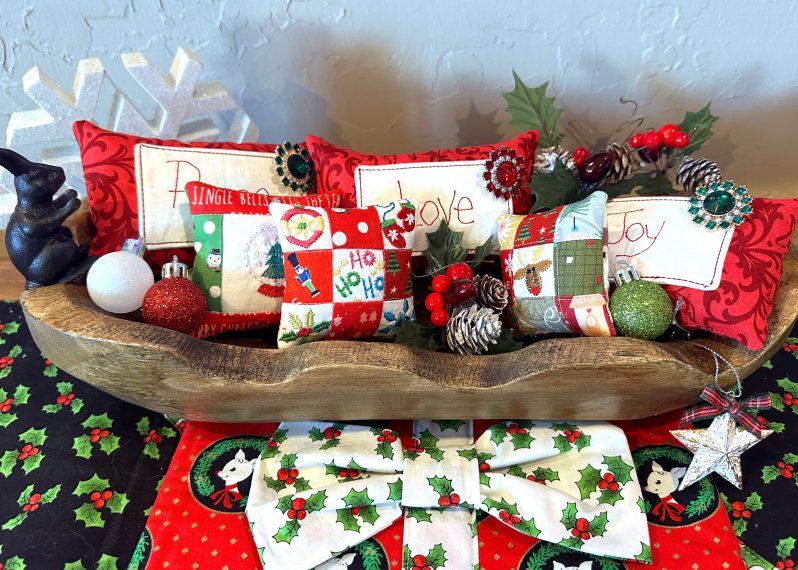 SIX-Mini-Pillows-Display - WeAllSew