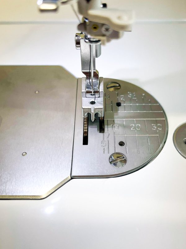 b08 Straight Stitch DIY Sewing Presser Foot Kit for the Garment Sewist ...